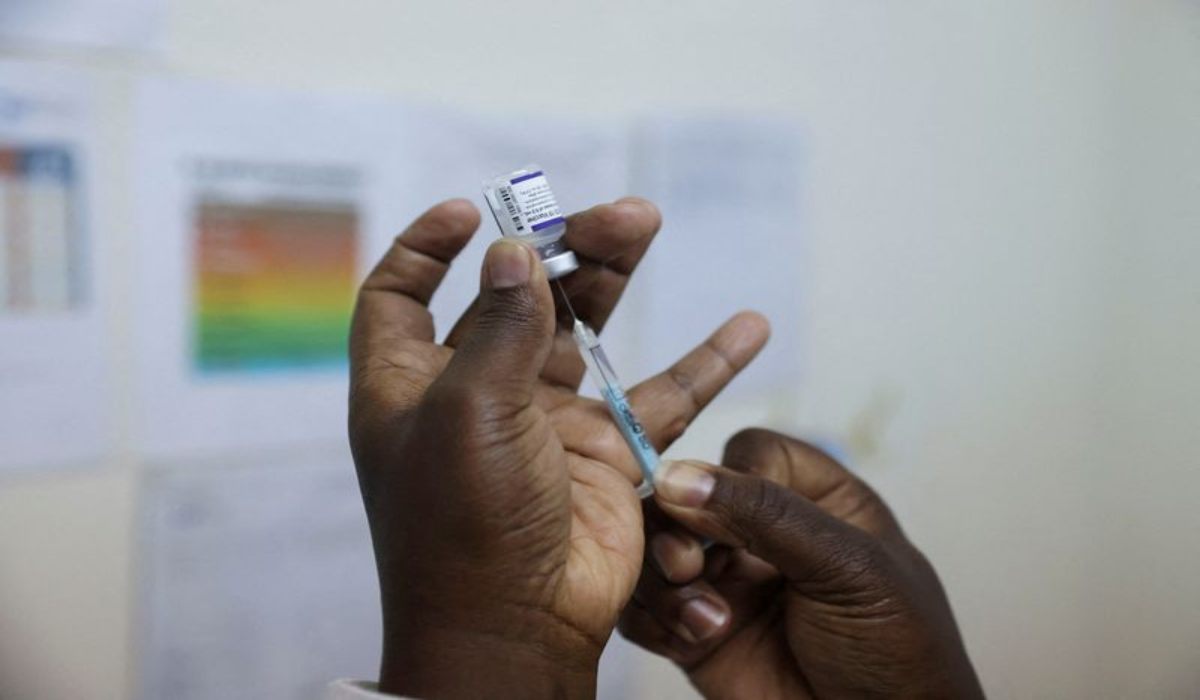 Pfizer y BioNTech anunciaron ensayos de vacuna contra variante ómicron