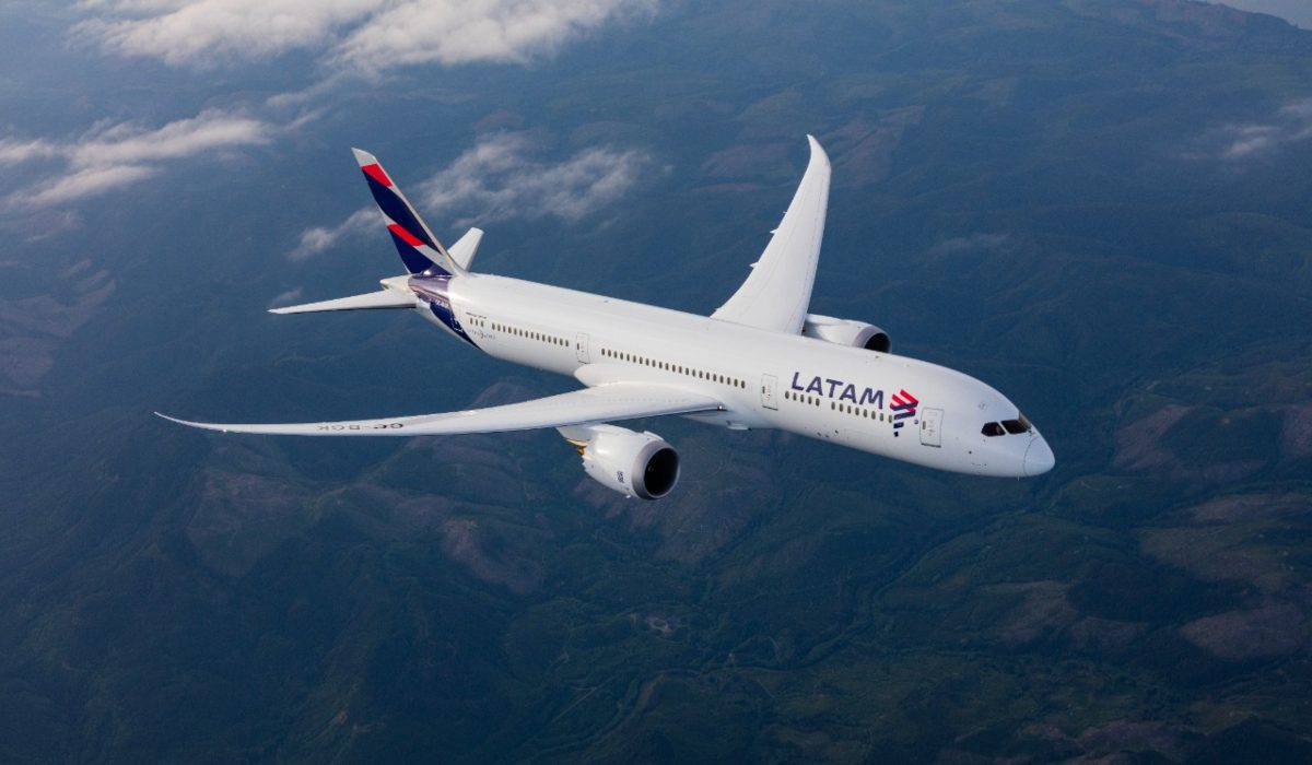 Latam Airlines revela plan de compensación de emisiones en América