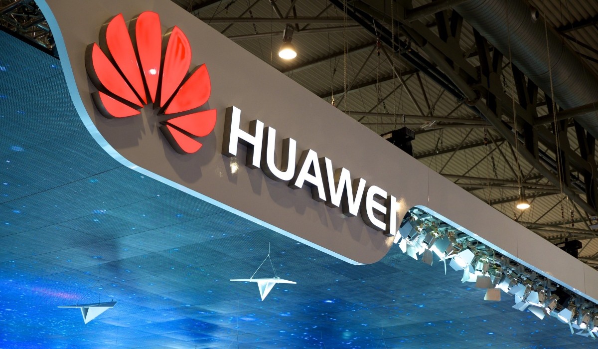 Huawei lanzó en Colombia el celular Mate X6 y unos audífonos