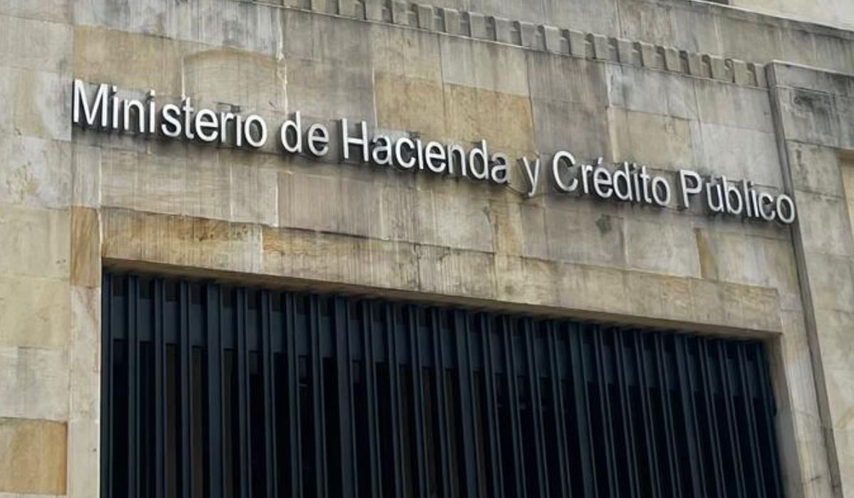 Renunció importante funcionario del Ministerio de Hacienda