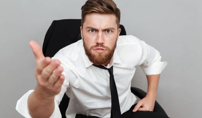 ¿Cómo debería tomar correctivos con un empleado?