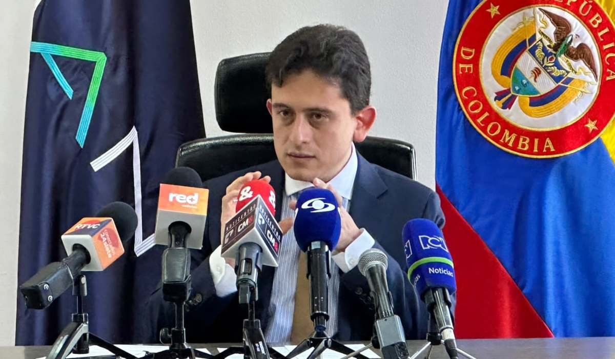 Presidencia publica hoja de vida de Luis Carlos Reyes