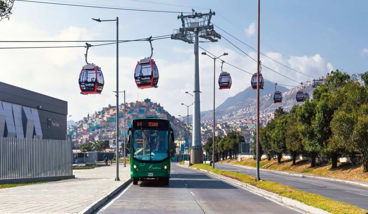 La reconocida empresa que conecta a Colombia por cables aéreos
