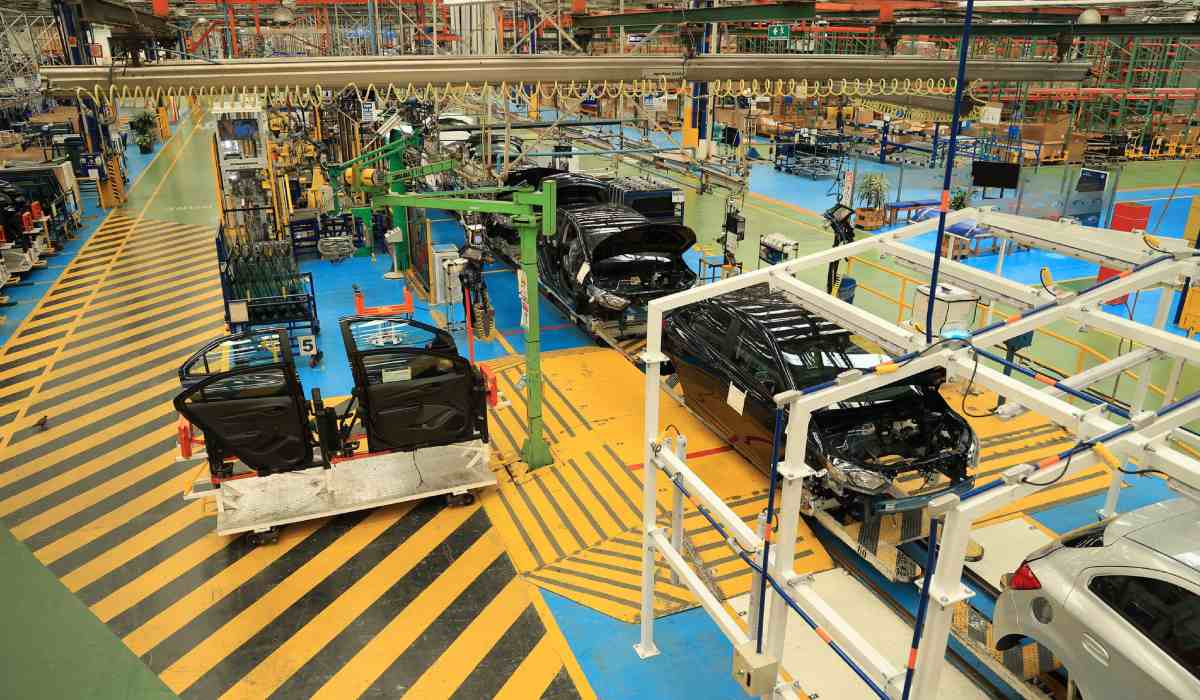 Producción de la industria en Colombia cerró 2024 con caída del 2 % ...