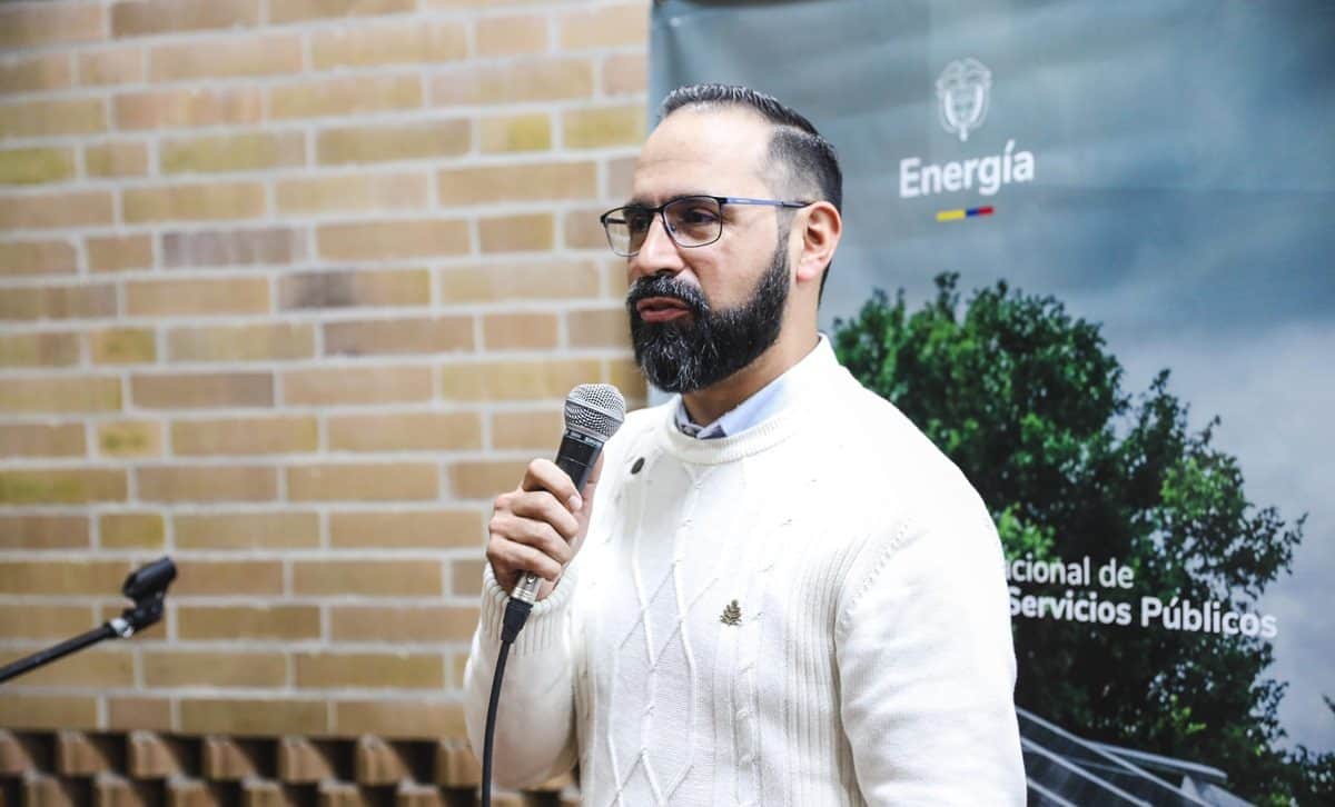 Andrés Camacho niega su salida del Gobierno Petro como ministro de ...