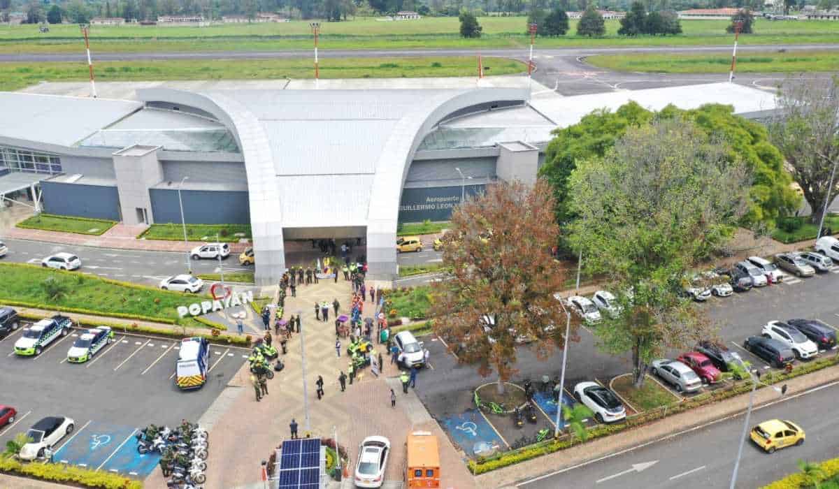 Aeropuerto de Popayán suspende operaciones por presencia de ceniza