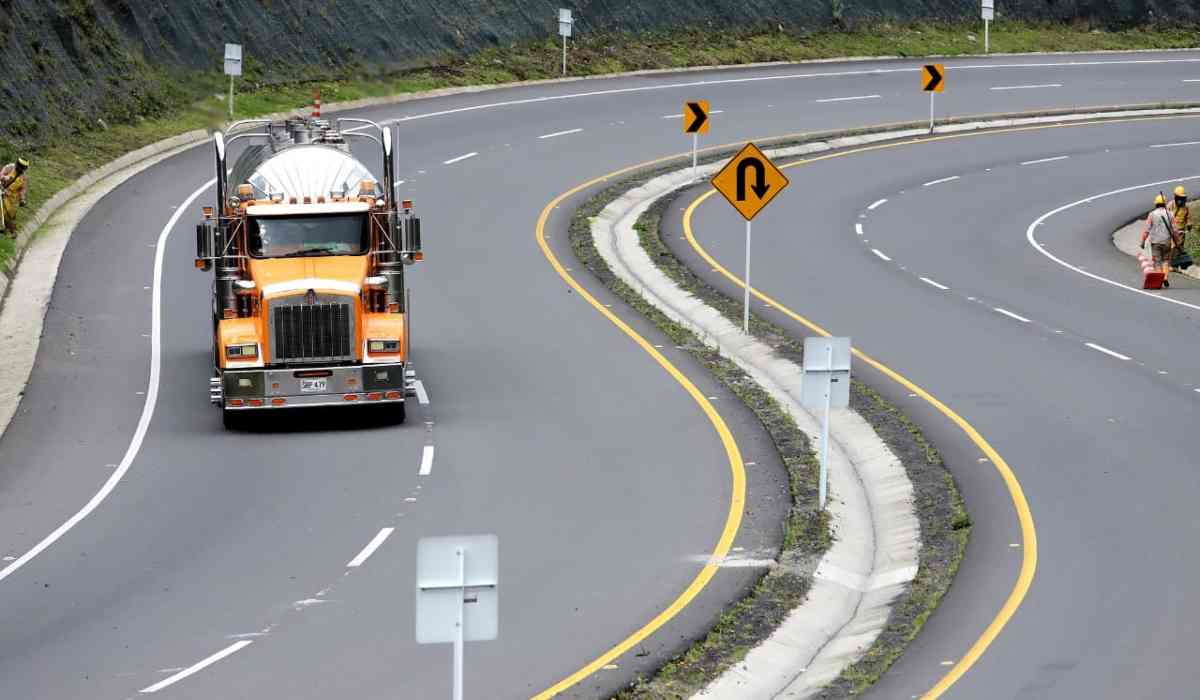 Camioneros descartan paro y señalan a intermediarios como el principal ...