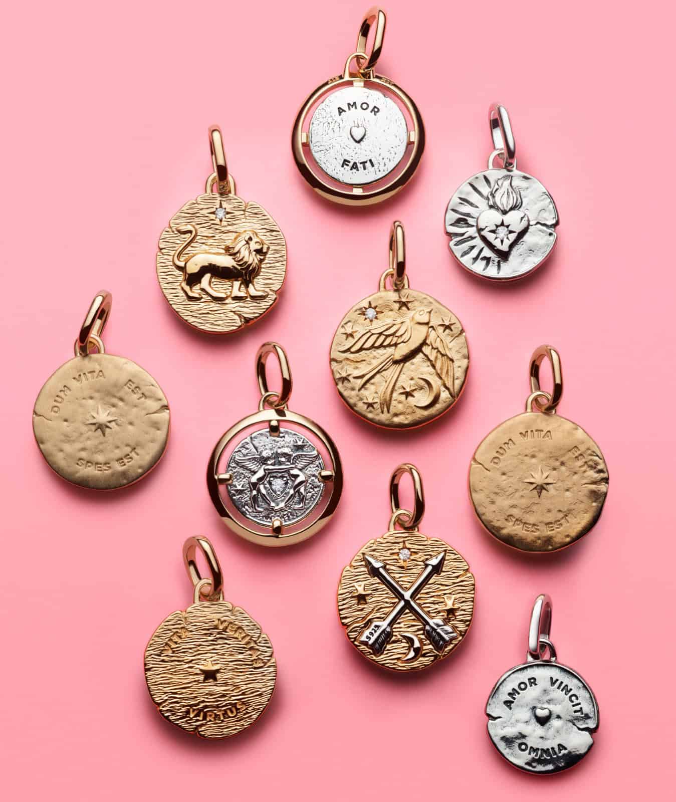 Pandora lanza colección inspirada en monedas antiguas y símbolos ...